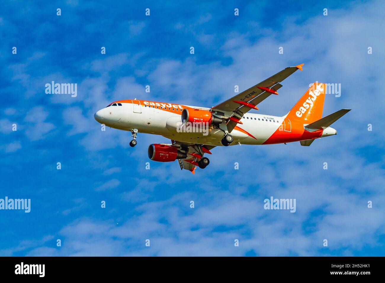 Easyjet colors hi-res stock photography and images - Alamy
