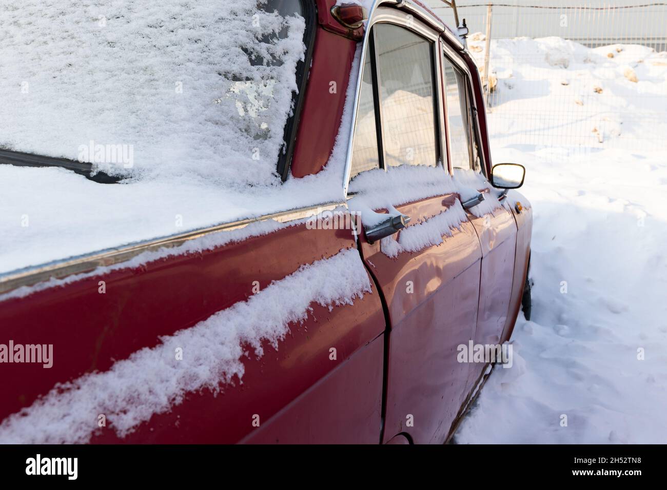 Vintage red car and snow hi-res stock photography and images - Alamy