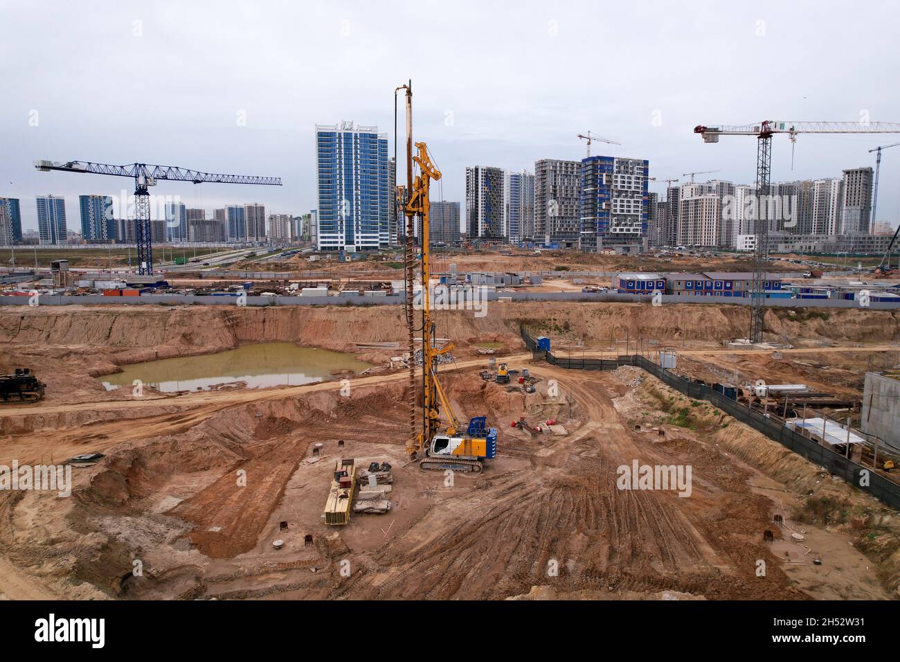 Deep foundation machine. Drilling rig and Pile driver at construction ...