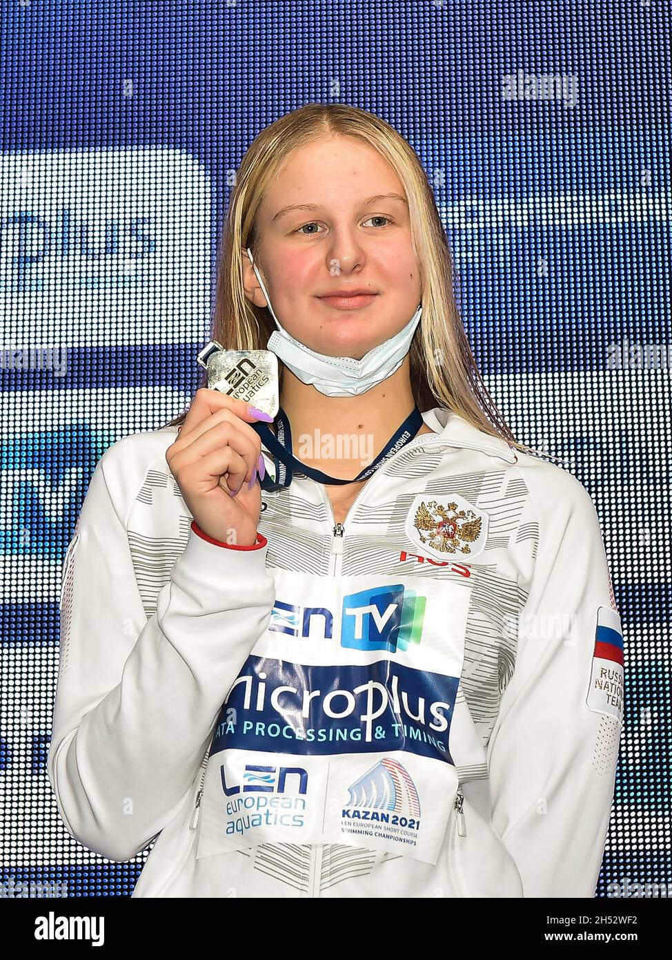 Chikunova evgeniia rus gold medal hi-res stock photography and images ...