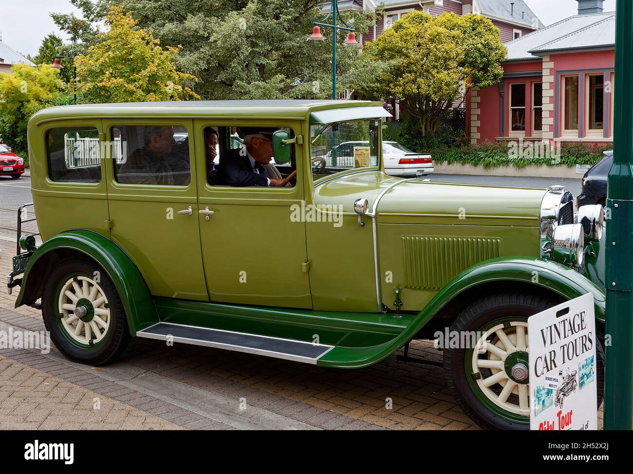 Olive green car hi-res stock photography and images - Alamy