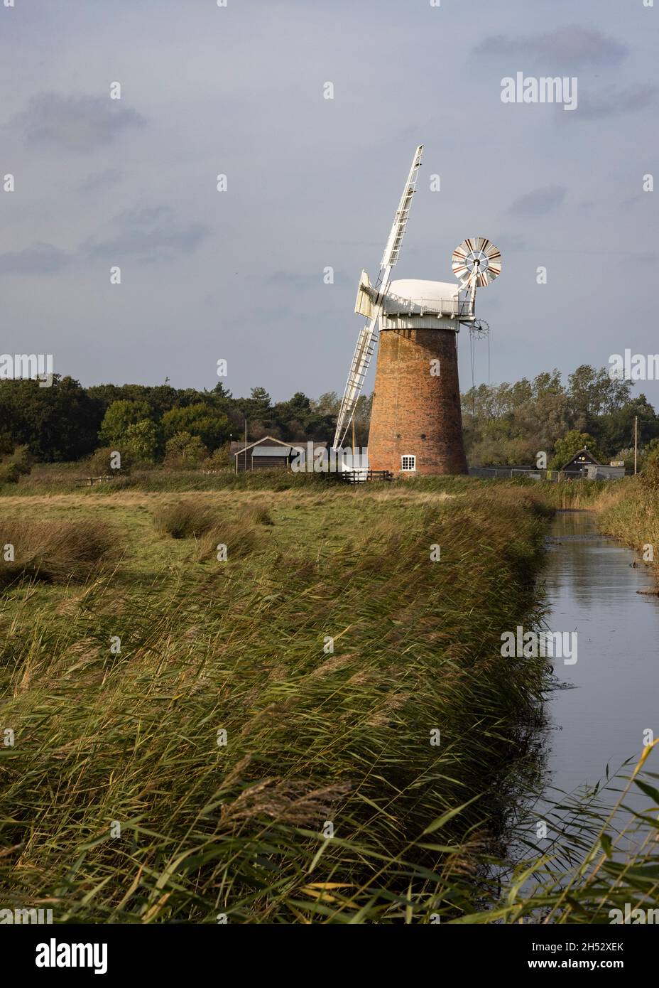 Horsey Wind pump on Horsey Mere, Norfolk Stock Photo - Alamy