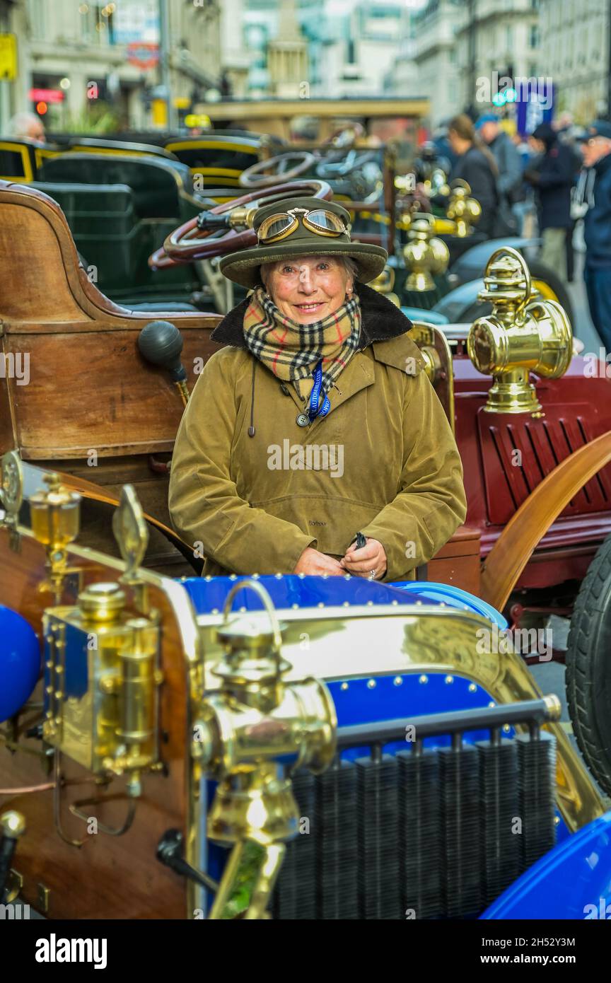 London, UK. 6th Nov, 2021. 080 1902 Deckert (blue) owned by Barbara ...
