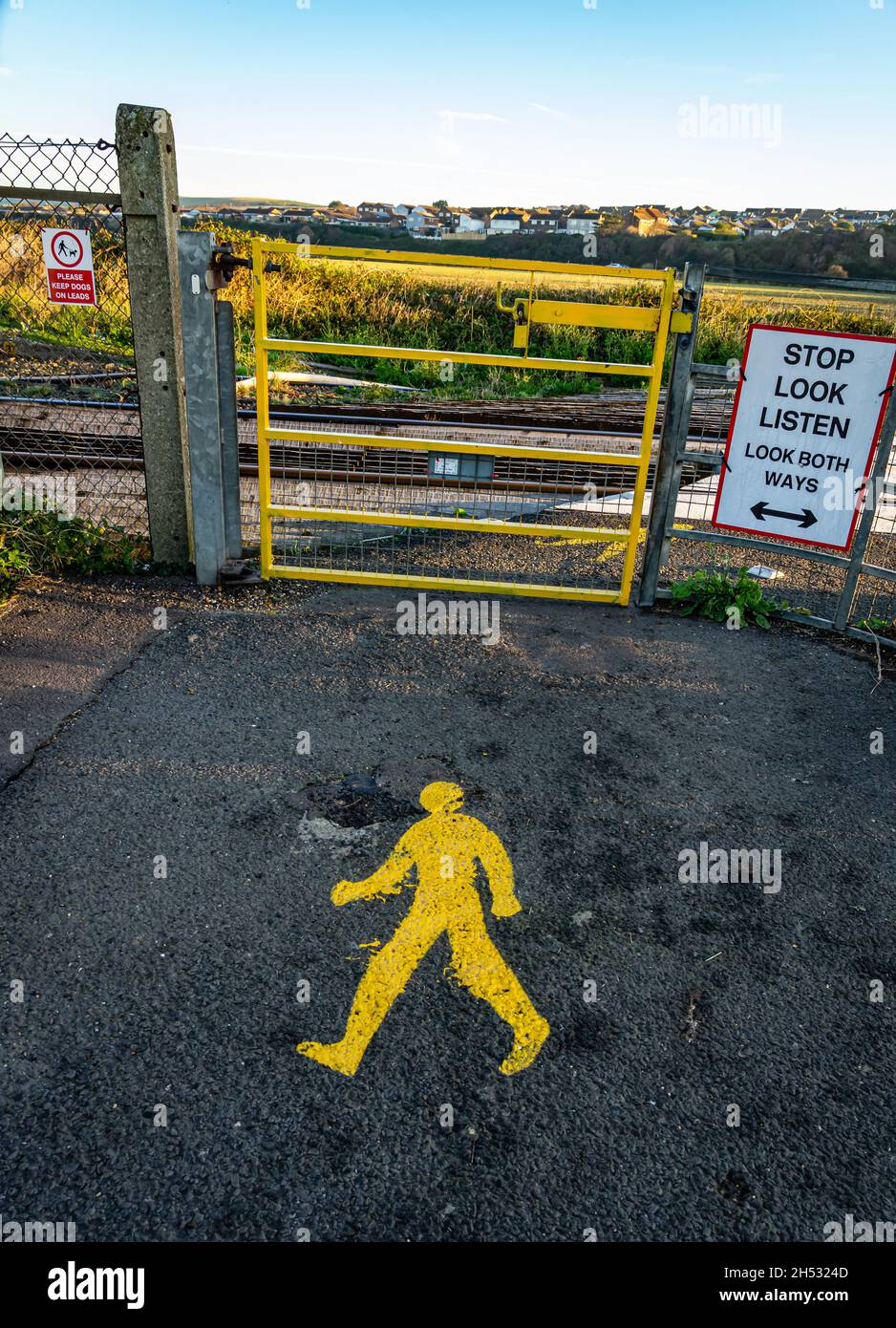 Pedestrian railway crossing gate hi-res stock photography and images ...