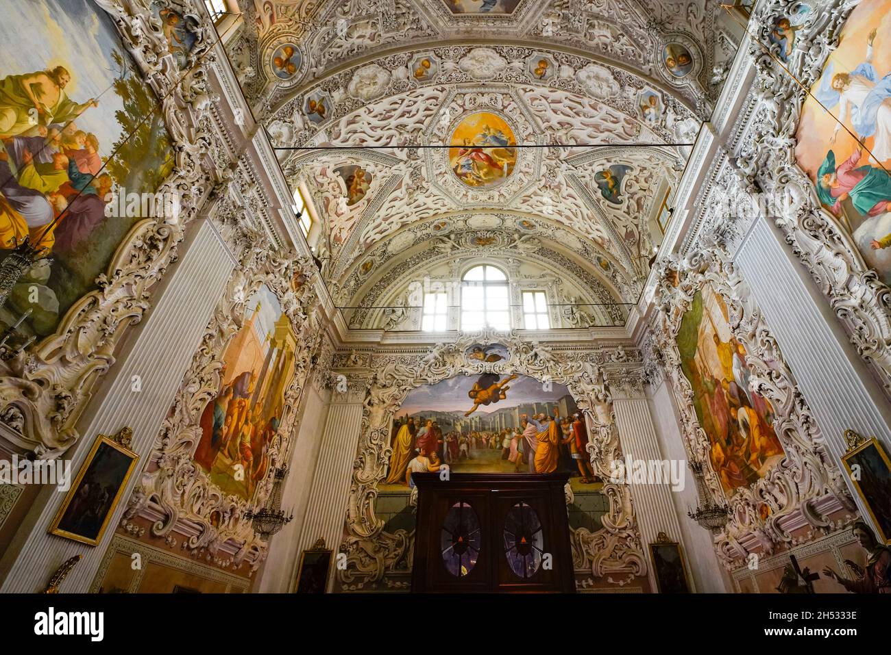 The altar of the holy trinity hi-res stock photography and images - Alamy
