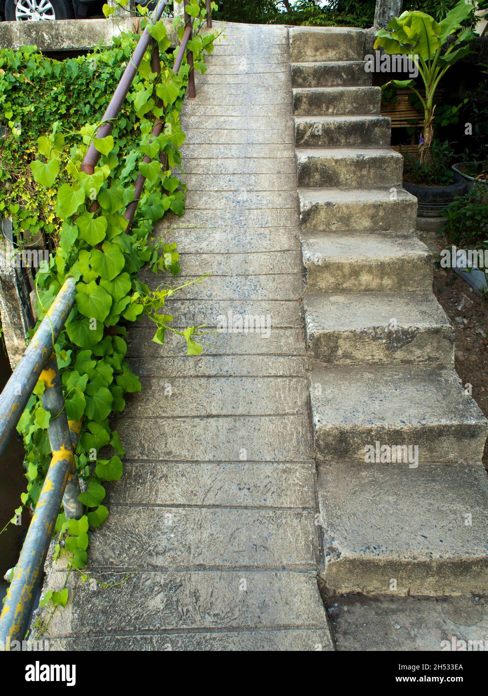 Concrete ramp walkway hi-res stock photography and images - Alamy