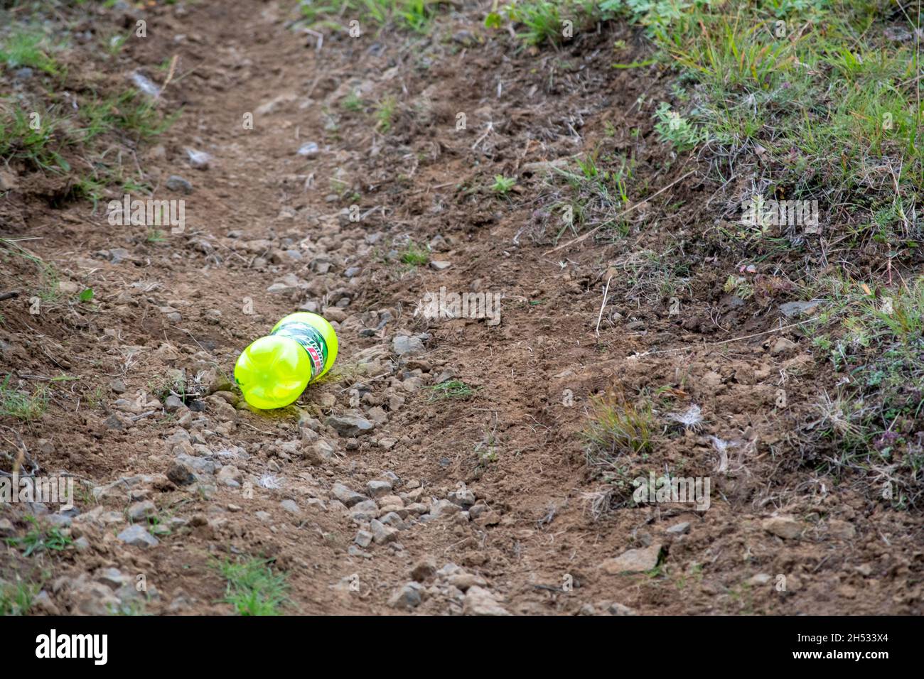 Litter on the ground hi-res stock photography and images - Alamy
