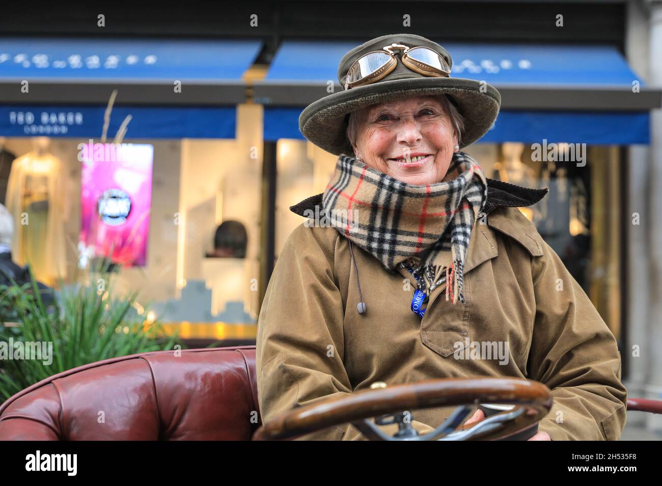 Regent Street, London, UK. 6th Nov, 2021. A 1902 Deckert and owner ...