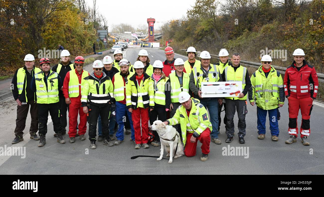 06 November 2021, Hessen, Wiesbaden: The team led by blaster Eduard ...