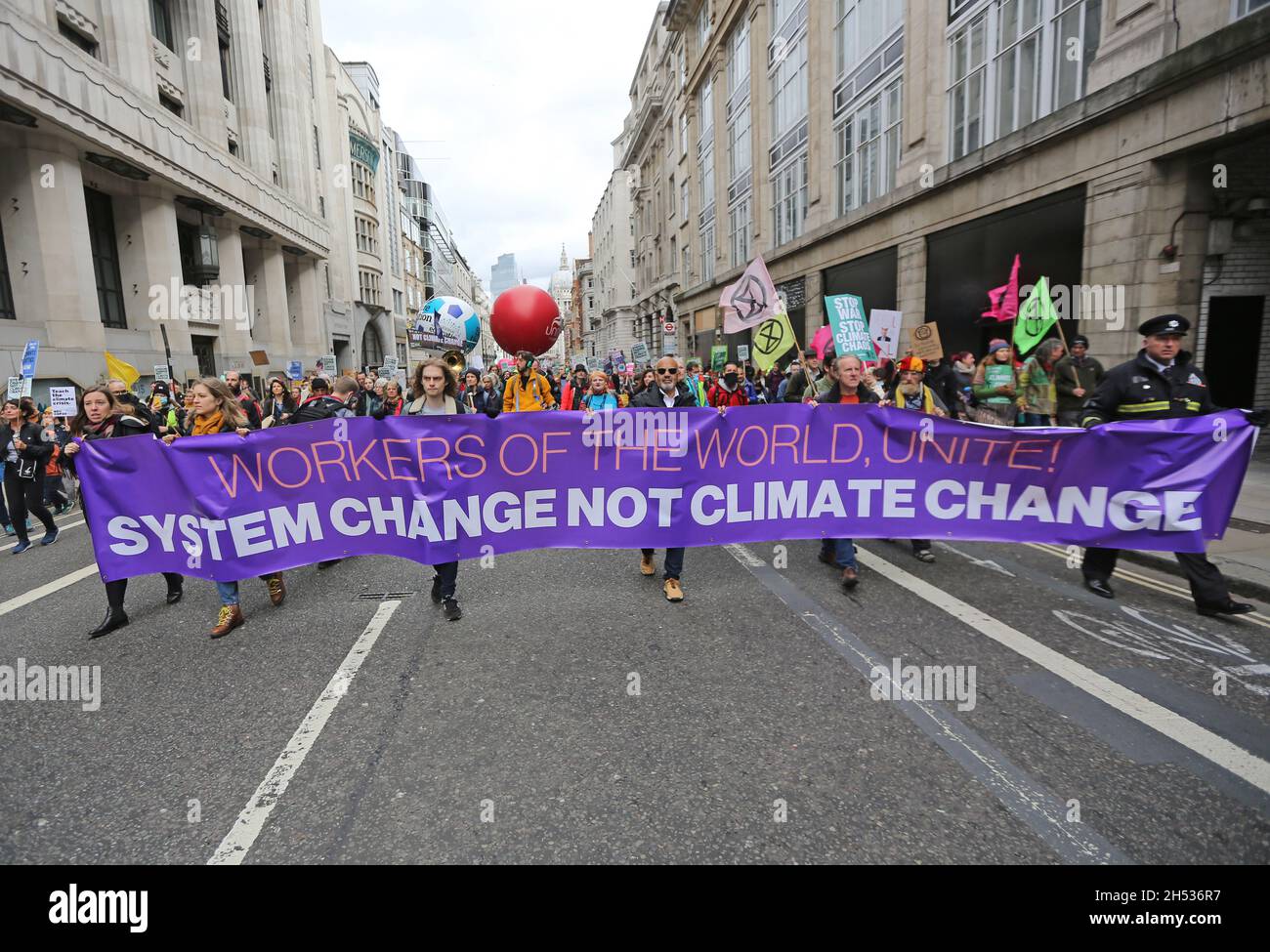 London, England, UK. 6th Nov, 2021. Climate change activists march from ...