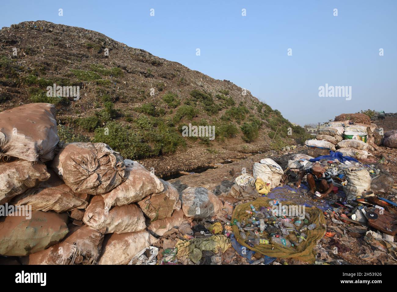 Solid waste at Belgachia Dump Site, Howrah, West Bengal, India Stock ...