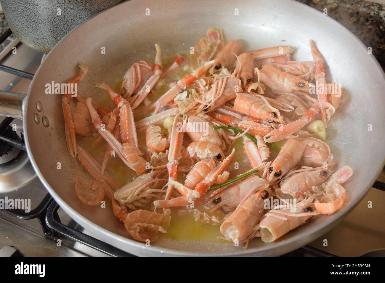Scampi fried hi-res stock photography and images - Alamy
