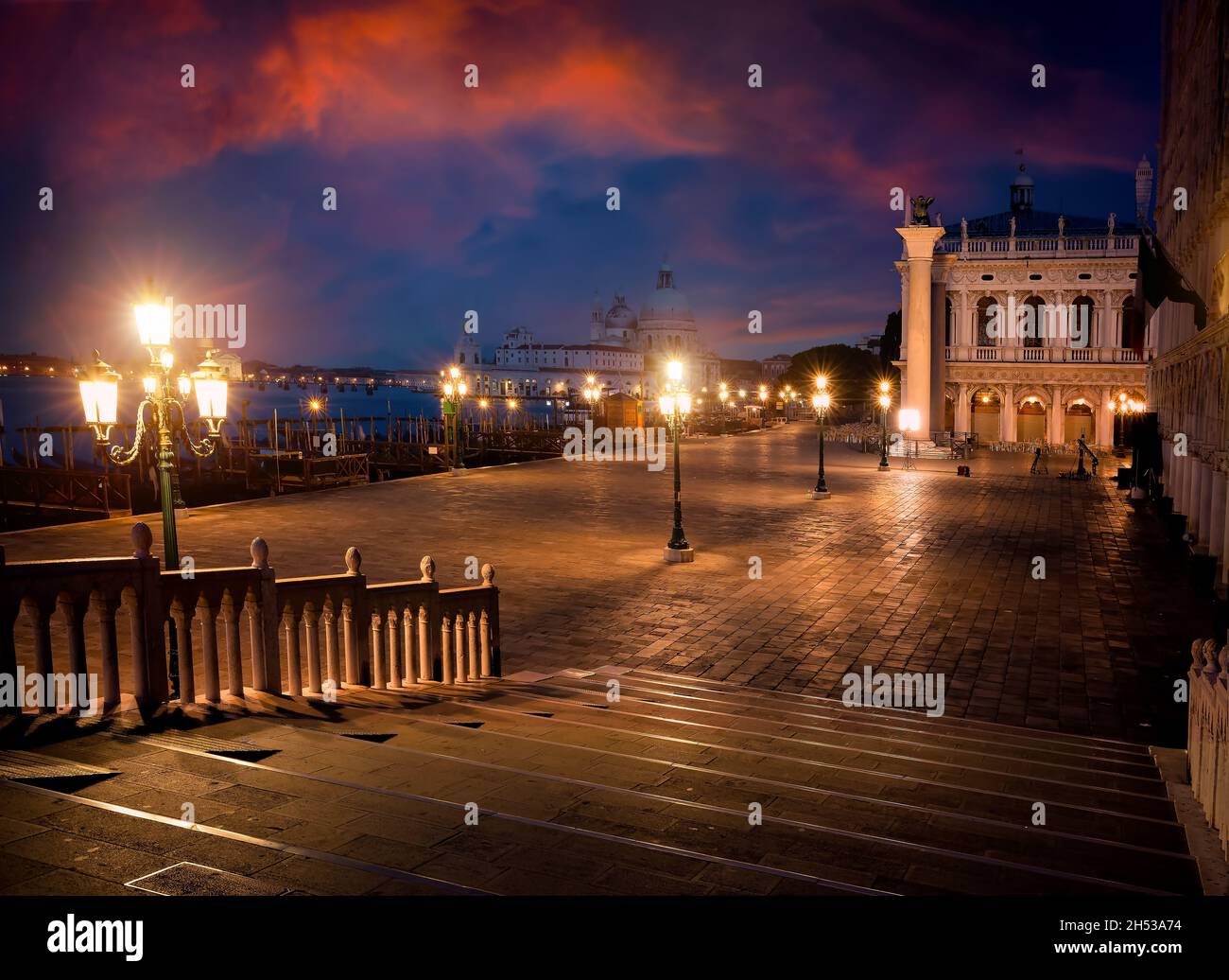 Venetian piazza hi-res stock photography and images - Alamy