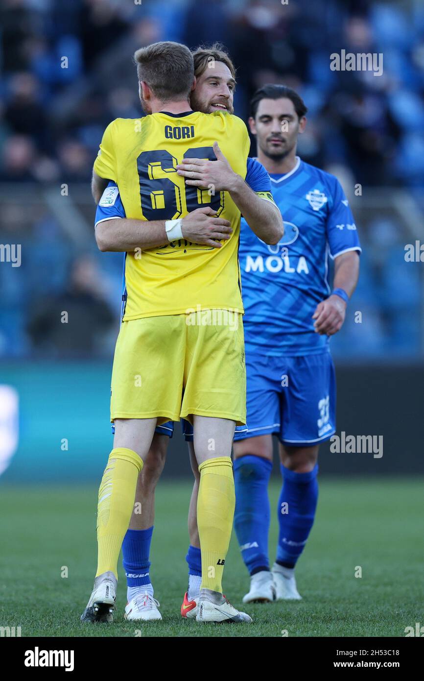 Como, Italy. 06th Nov, 2021. Matteo Solini (Como 1907) hugs Stefano ...