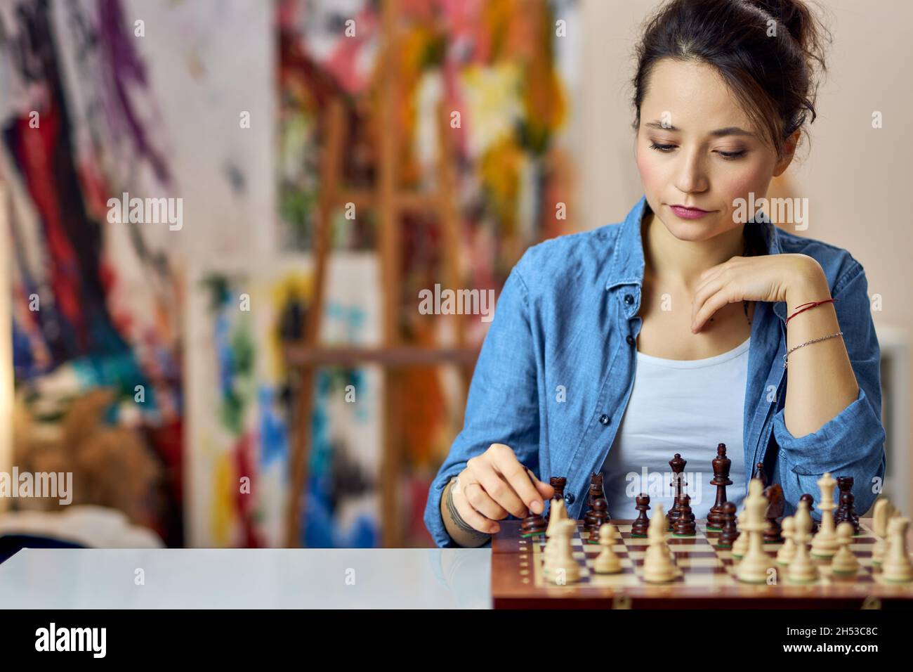 Chess single player hi-res stock photography and images - Alamy