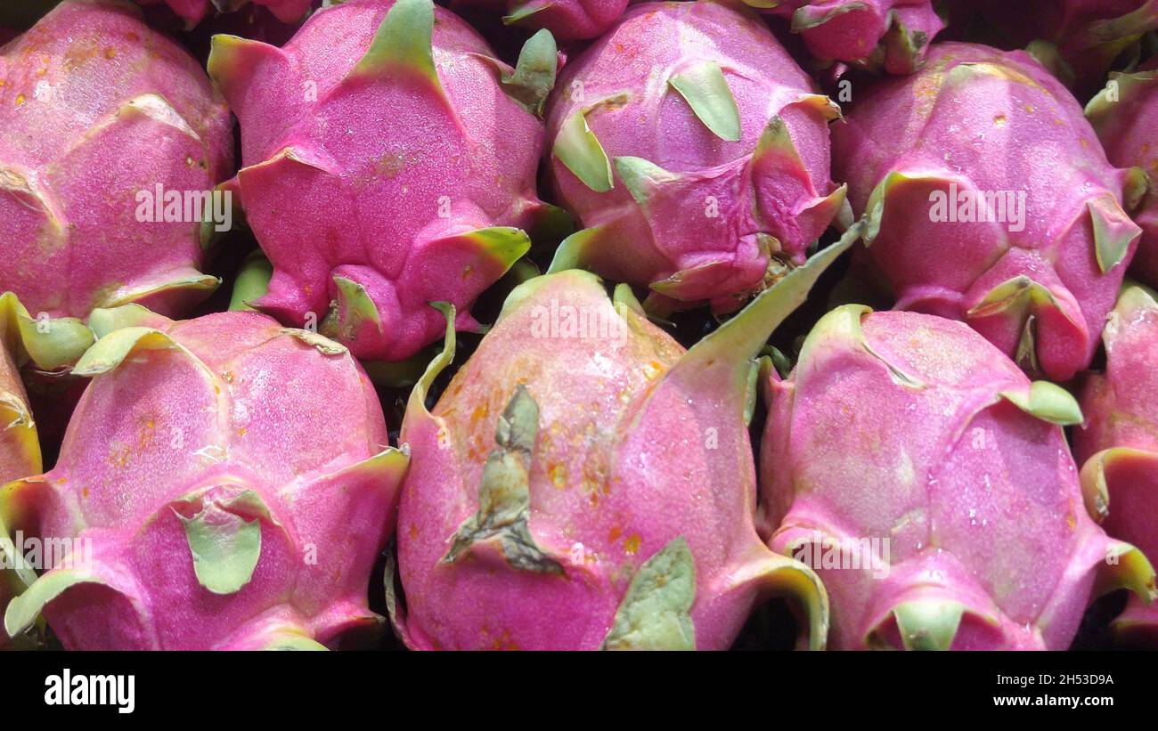 A pile of pitaya hi-res stock photography and images - Alamy