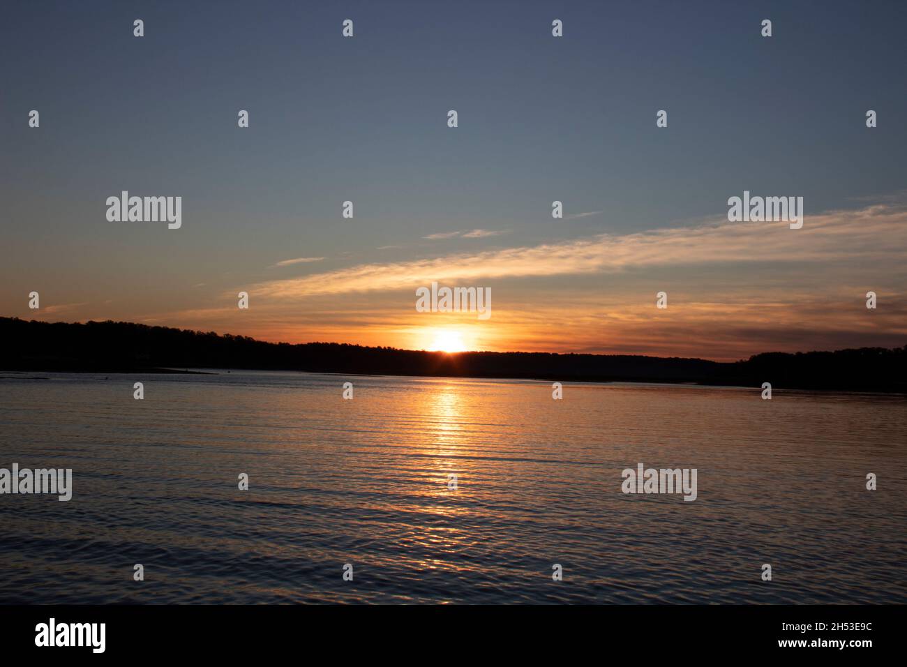 Beauty sunrise morning dawn water hi-res stock photography and images ...