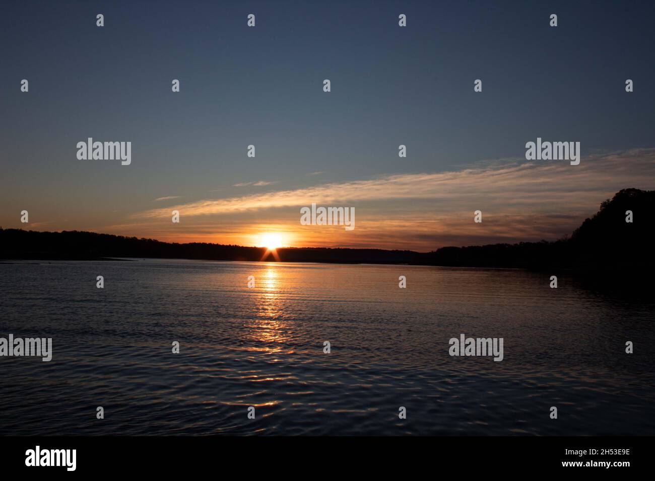 Beauty sunrise morning dawn water hi-res stock photography and images ...