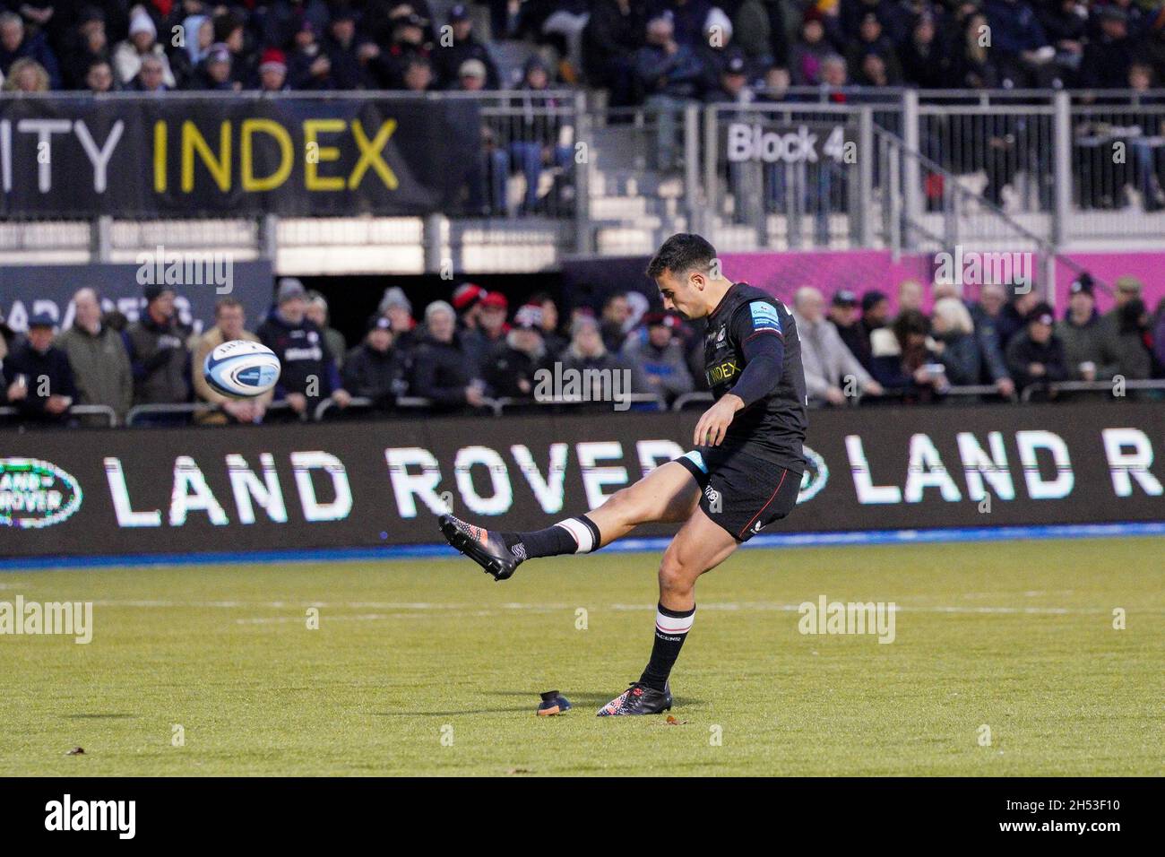 Alex Lozowski #13 of Saracens converts the try kick Stock Photo - Alamy