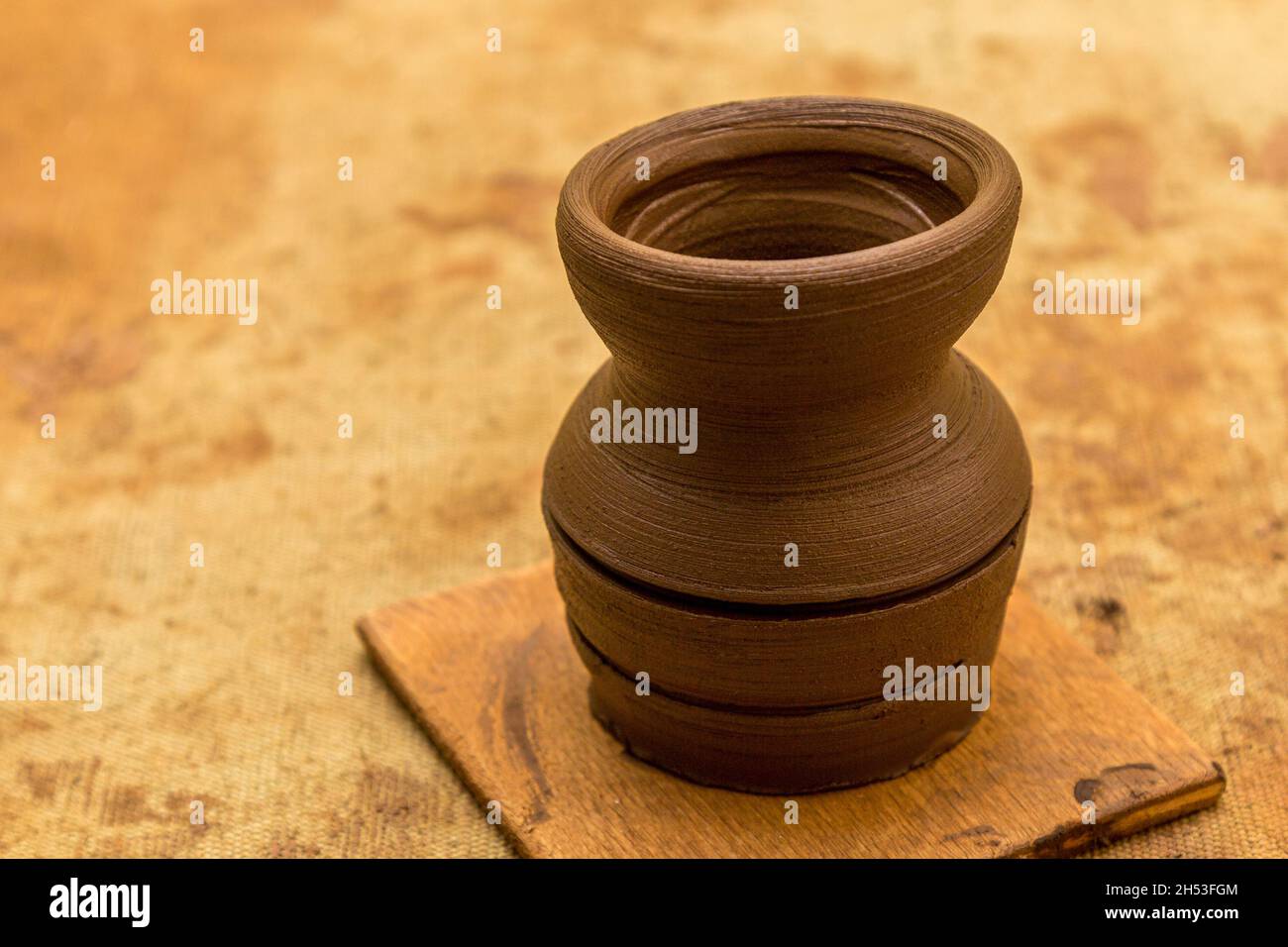 Earthenware clay pottery hi-res stock photography and images - Alamy