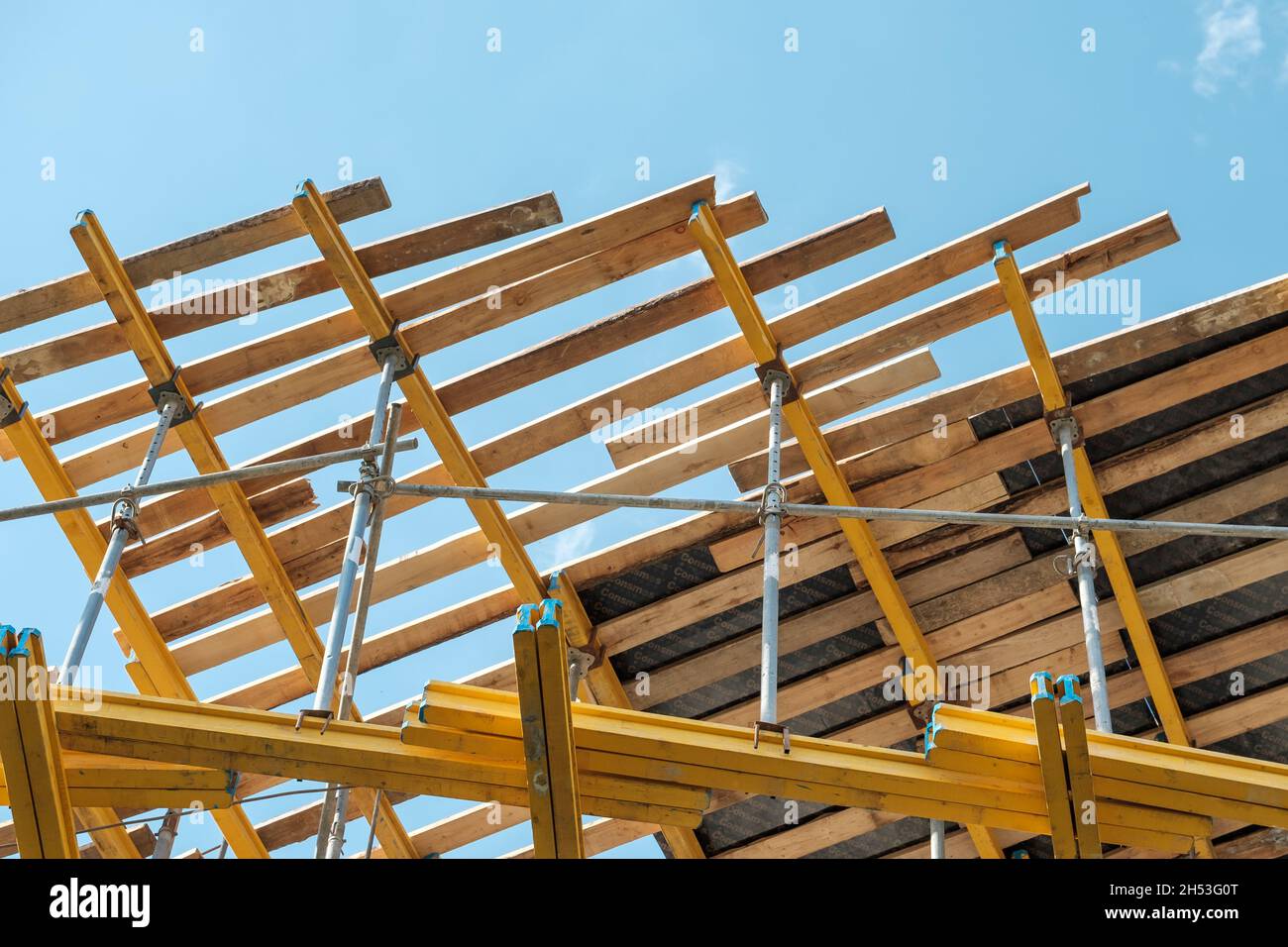 Falsework used on skyscraper building Stock Photo - Alamy