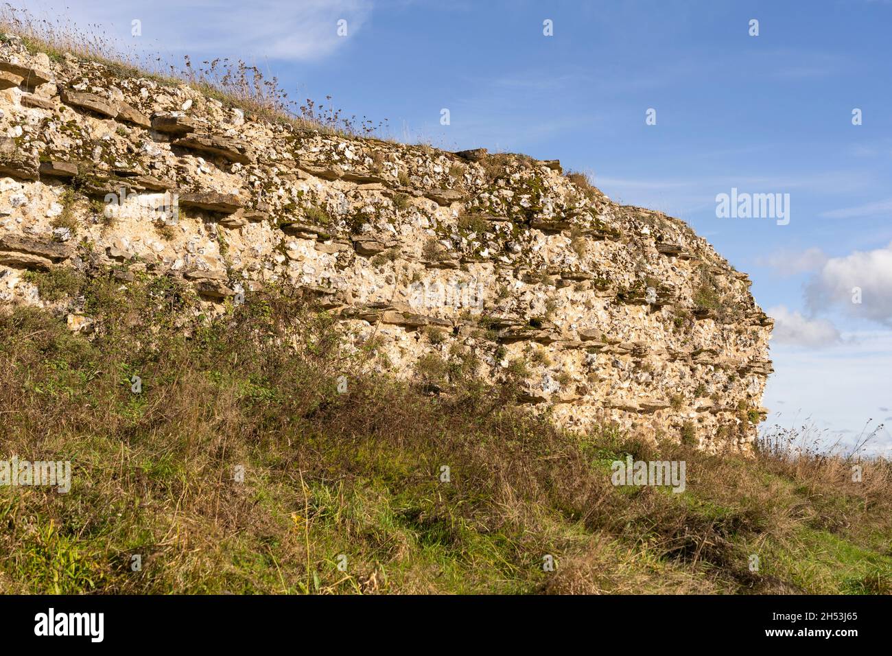 Ruined stone walls hi-res stock photography and images - Alamy