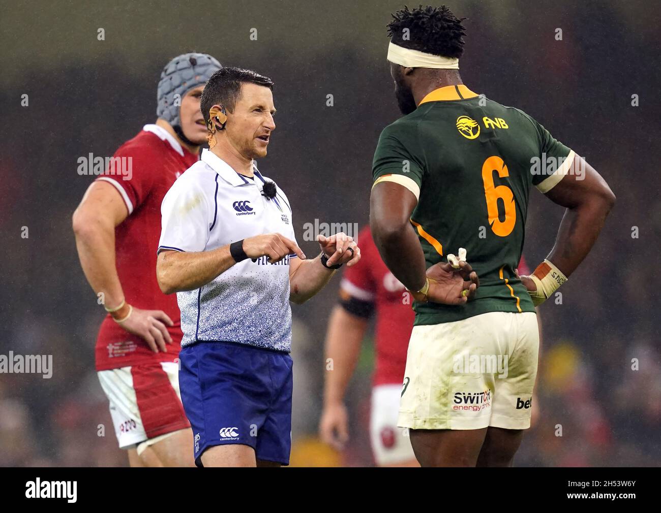 Paul williams referee hi-res stock photography and images - Alamy