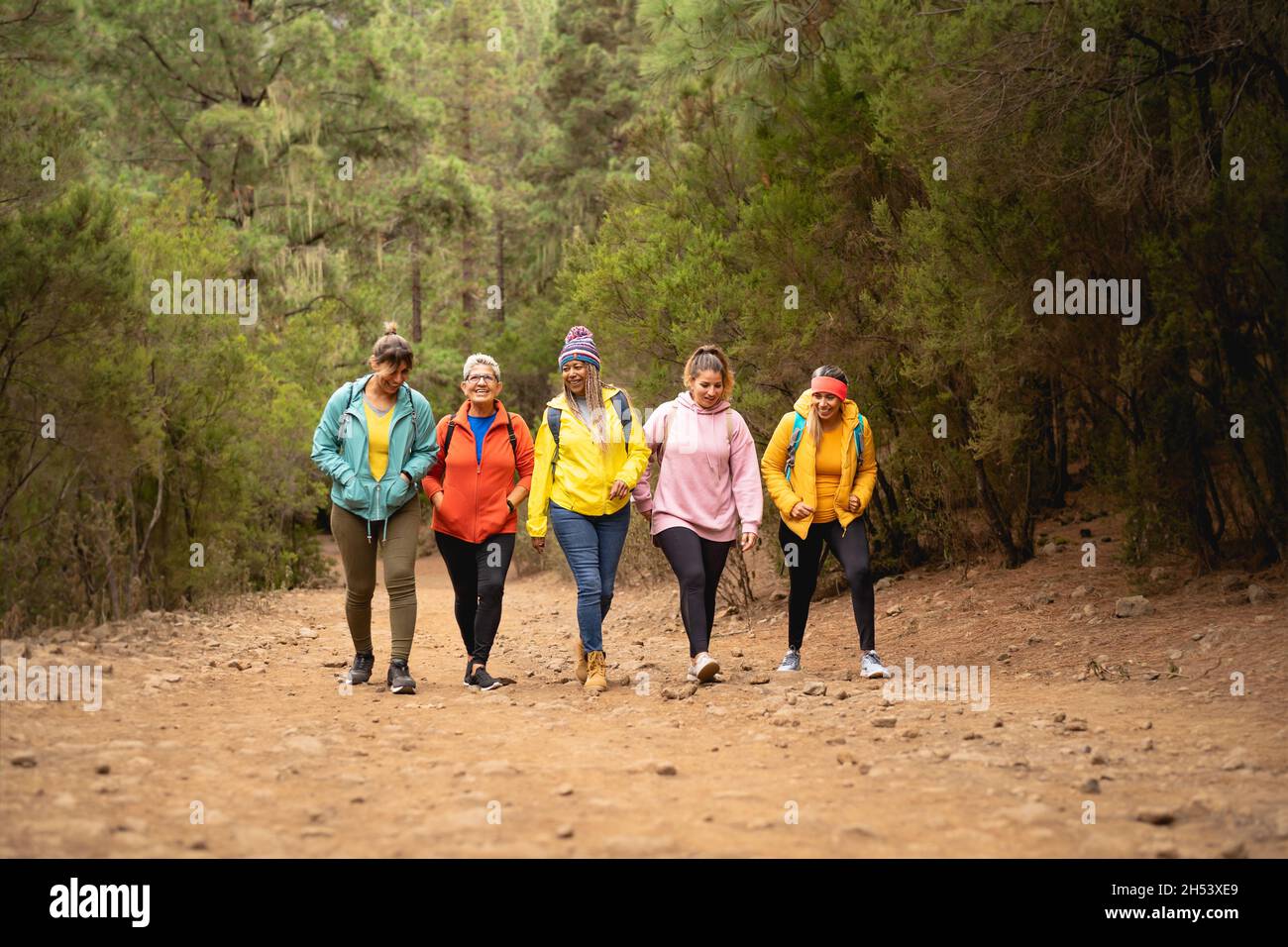 Women that hike hi-res stock photography and images - Alamy
