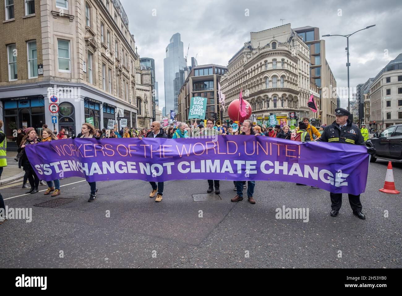 Youth climate change summit cop26 hi-res stock photography and images ...