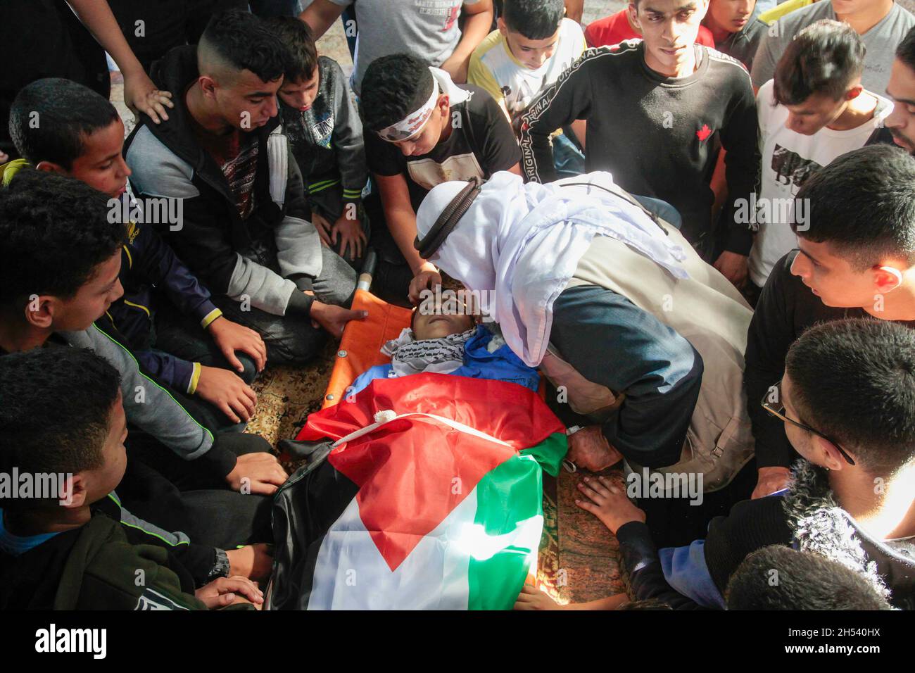 (EDITORS NOTE: Image depicts death) Mohamad Dadis relatives get his ...