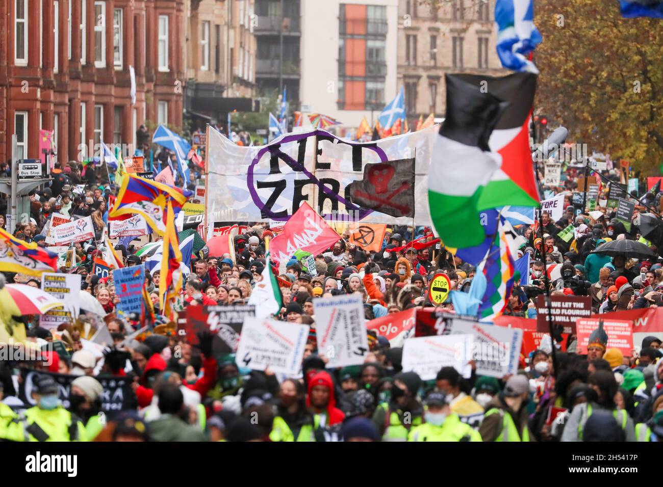 Thousands march in the Global Day of Action fro Climate Justice in ...
