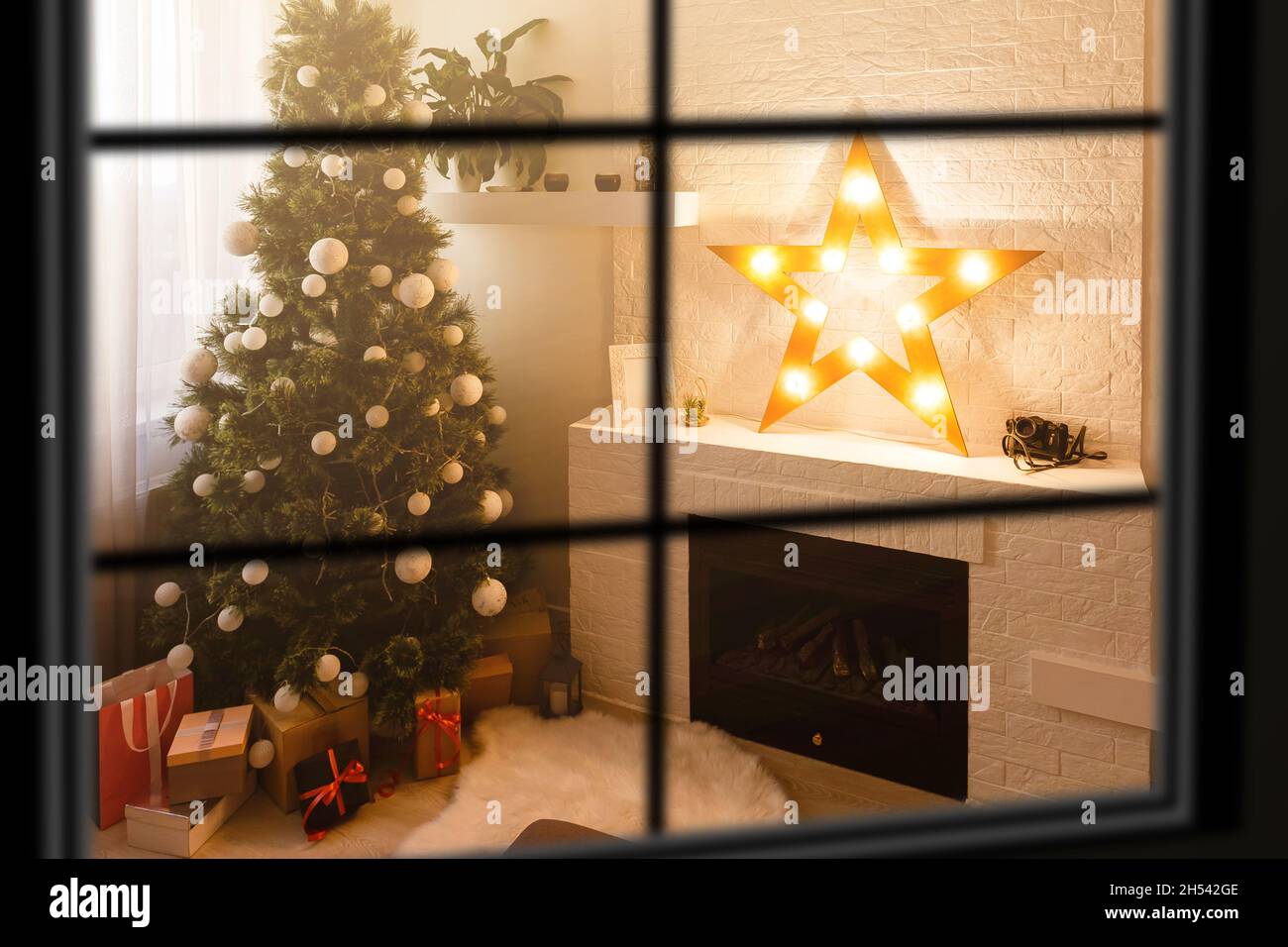 Wood paneling christmas tree hi-res stock photography and images - Alamy