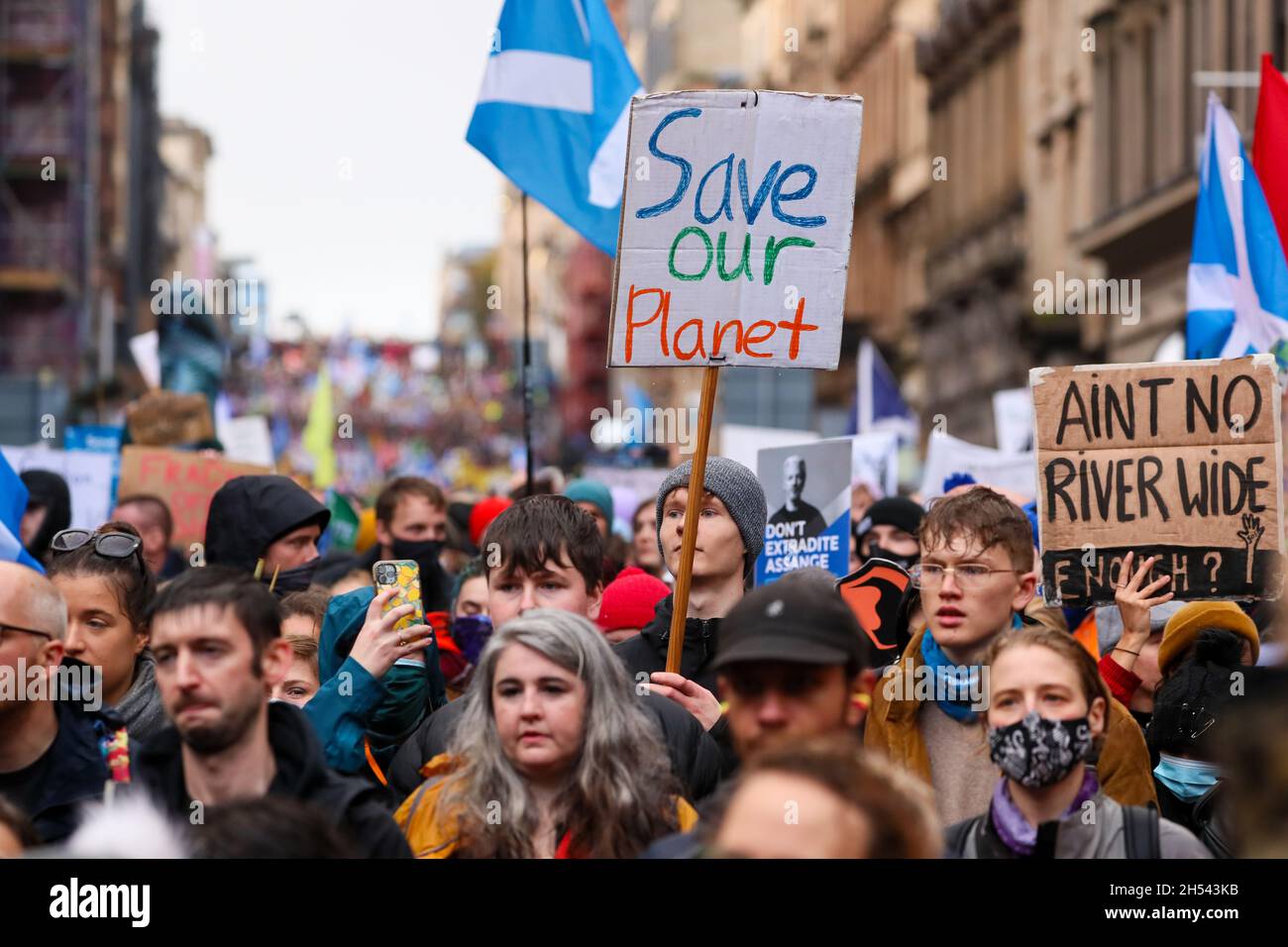 Thousands march in the Global Day of Action fro Climate Justice in ...