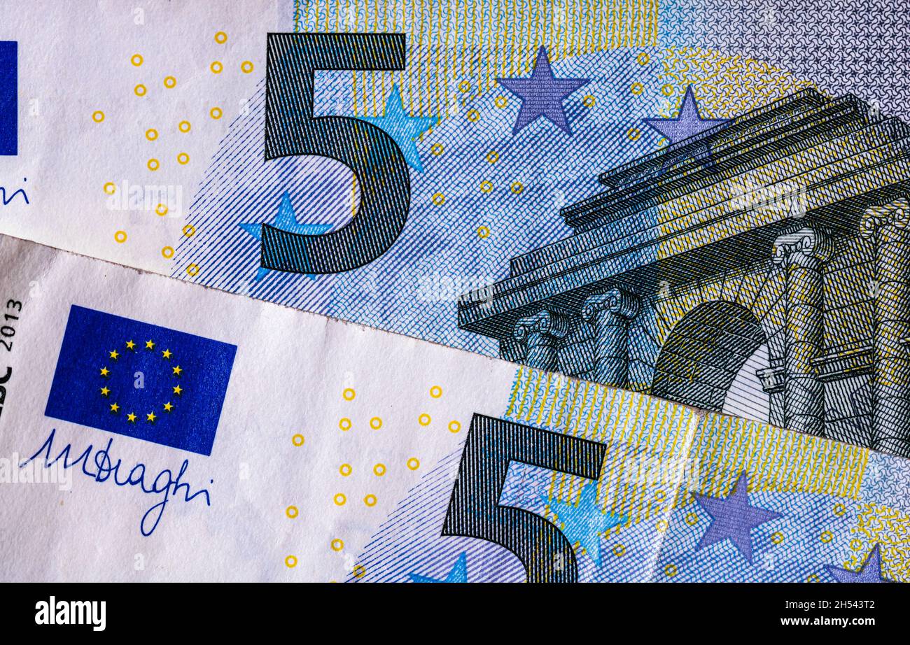10 euro money banknotes in a black wallet Stock Photo - Alamy