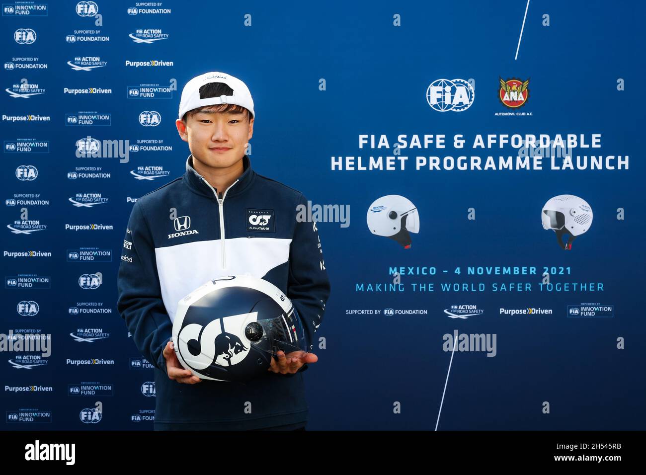 Yuki tsunoda helmet hi-res stock photography and images - Alamy