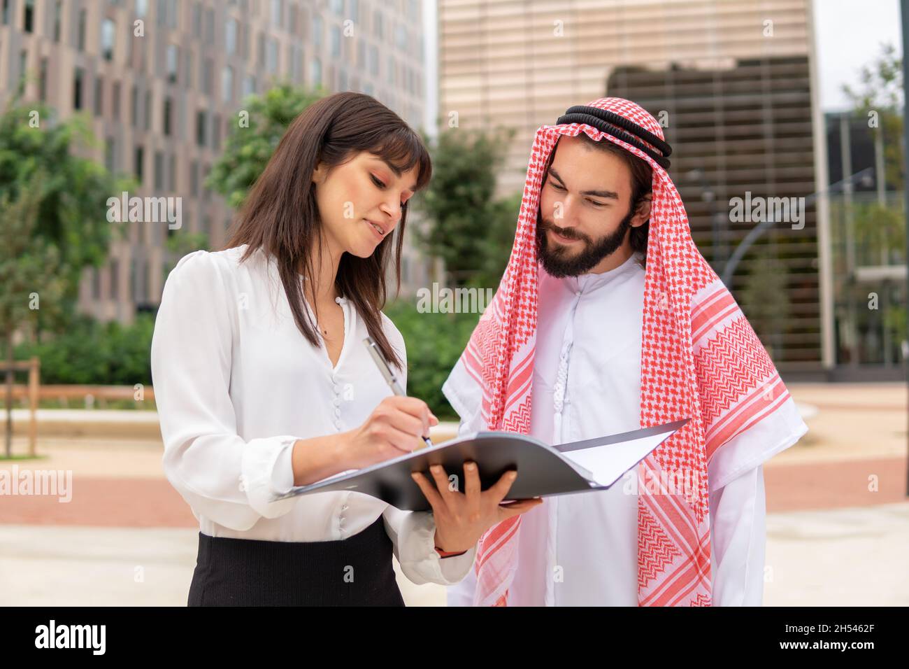 Folder share sign hi-res stock photography and images - Alamy