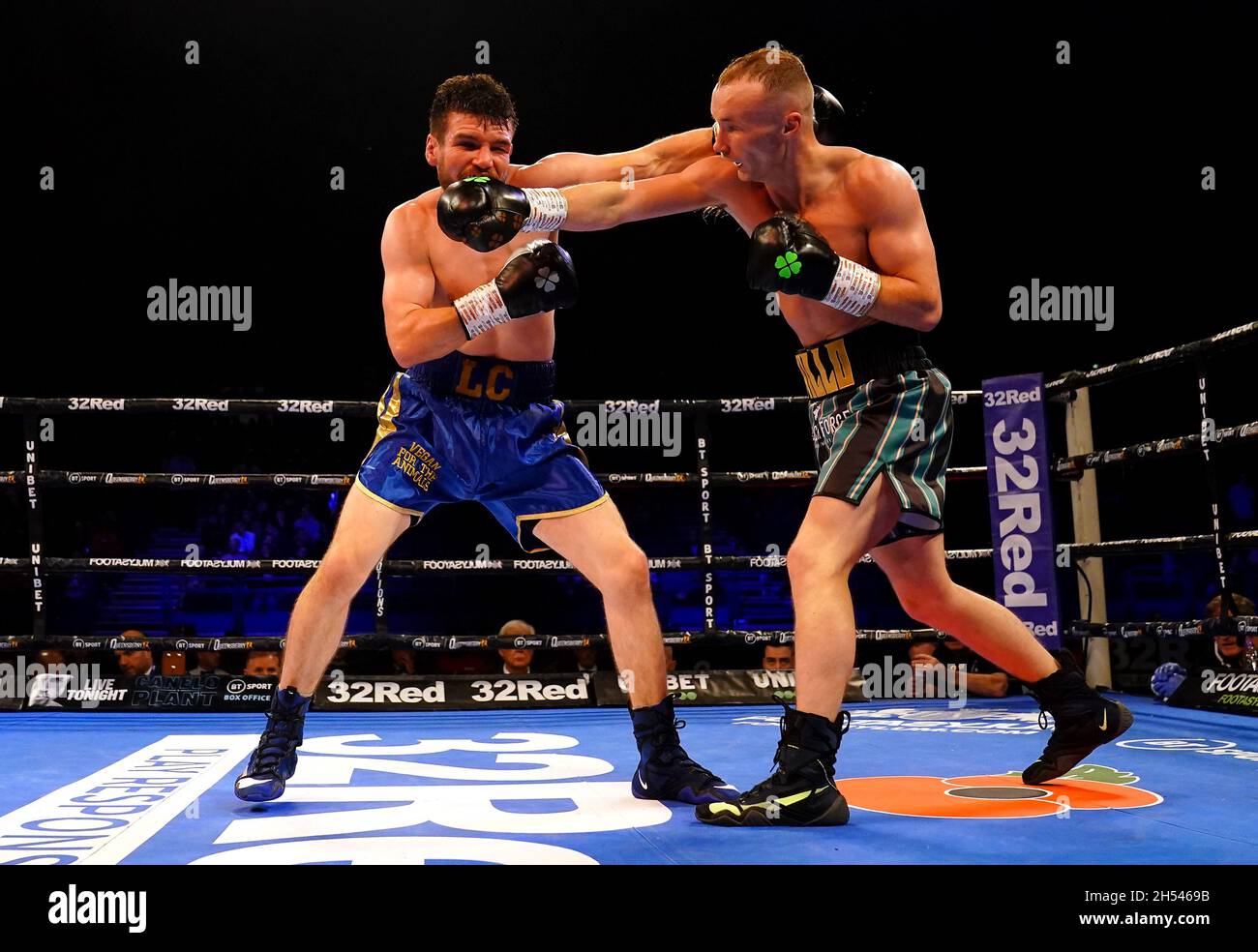Willo Hayden (right) in action against Lee Connolly in the Super ...