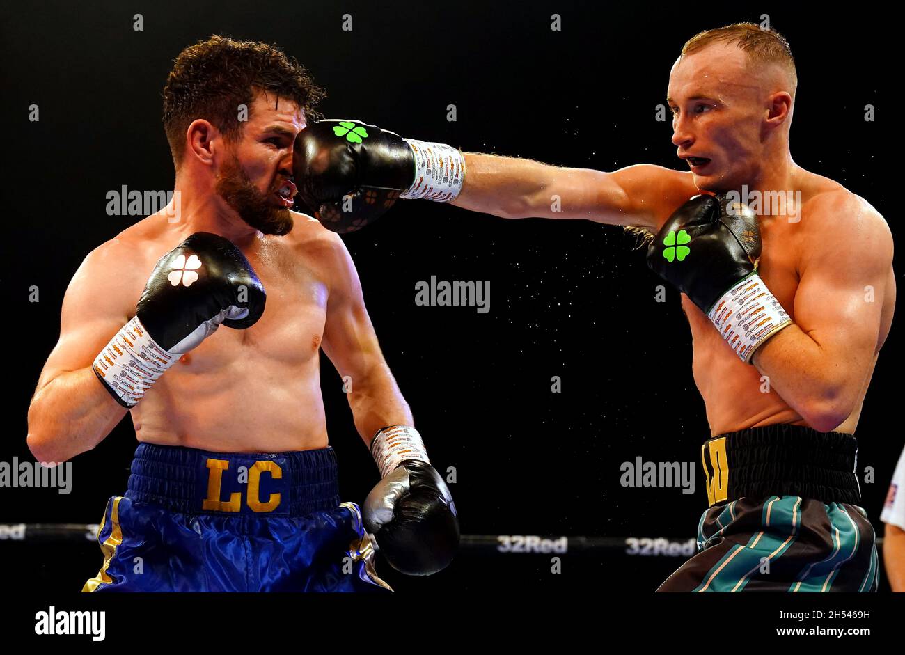 Willo Hayden (right) in action against Lee Connolly in the Super ...