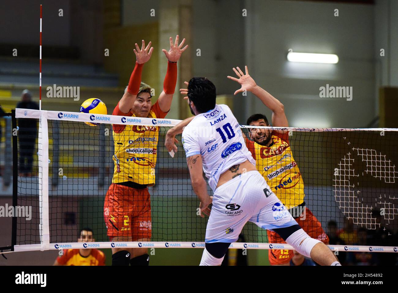 Attack top hi-res stock photography and images - Alamy