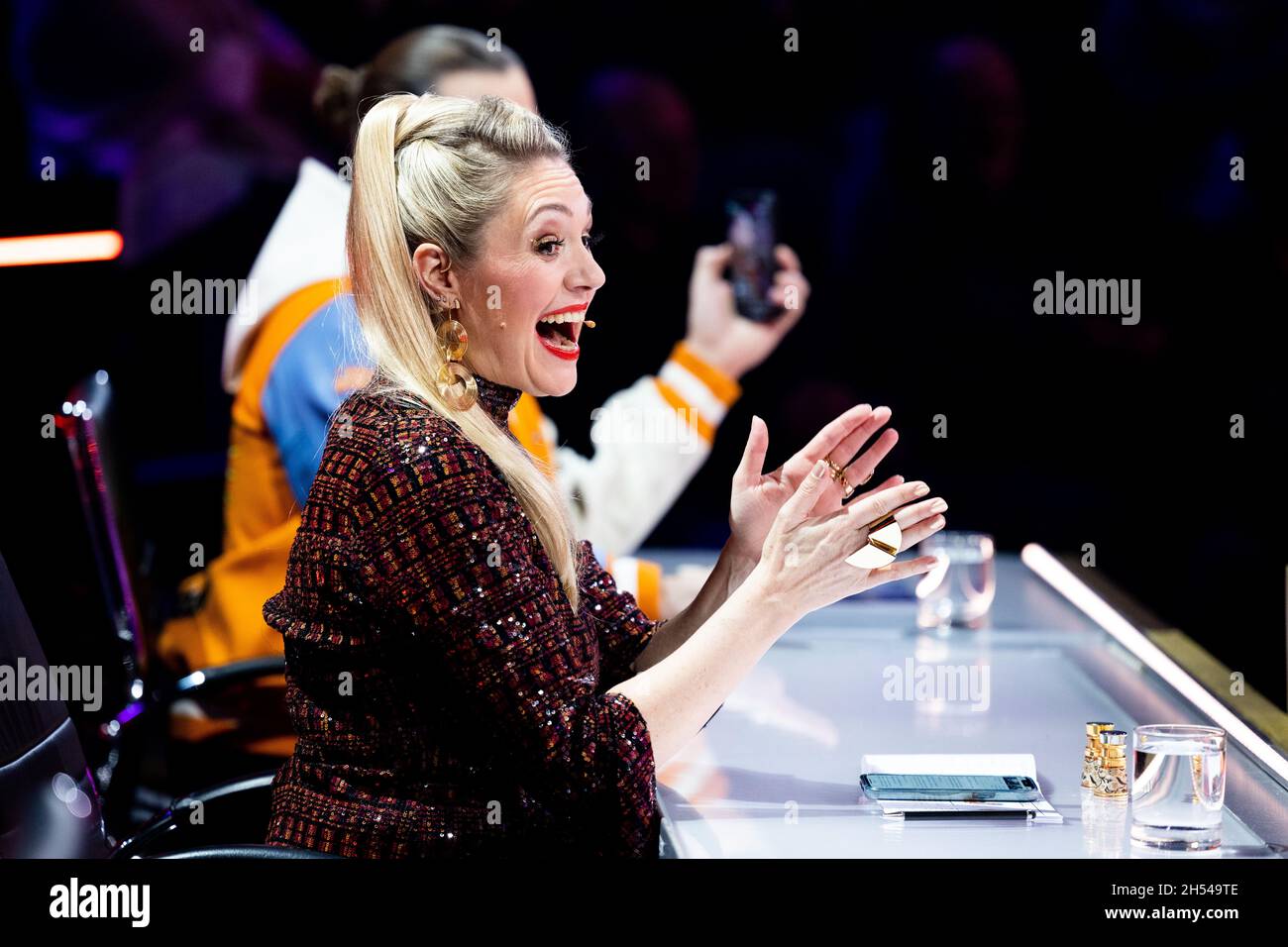 Cologne, Germany. 06th Nov, 2021. The guessing team Ruth Moschner (M ...