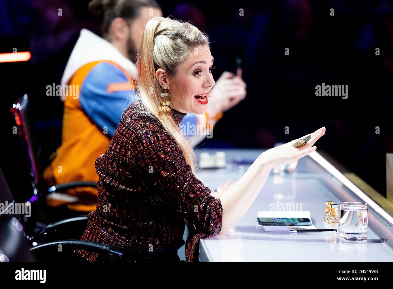 Cologne, Germany. 06th Nov, 2021. The guessing team Ruth Moschner (M ...