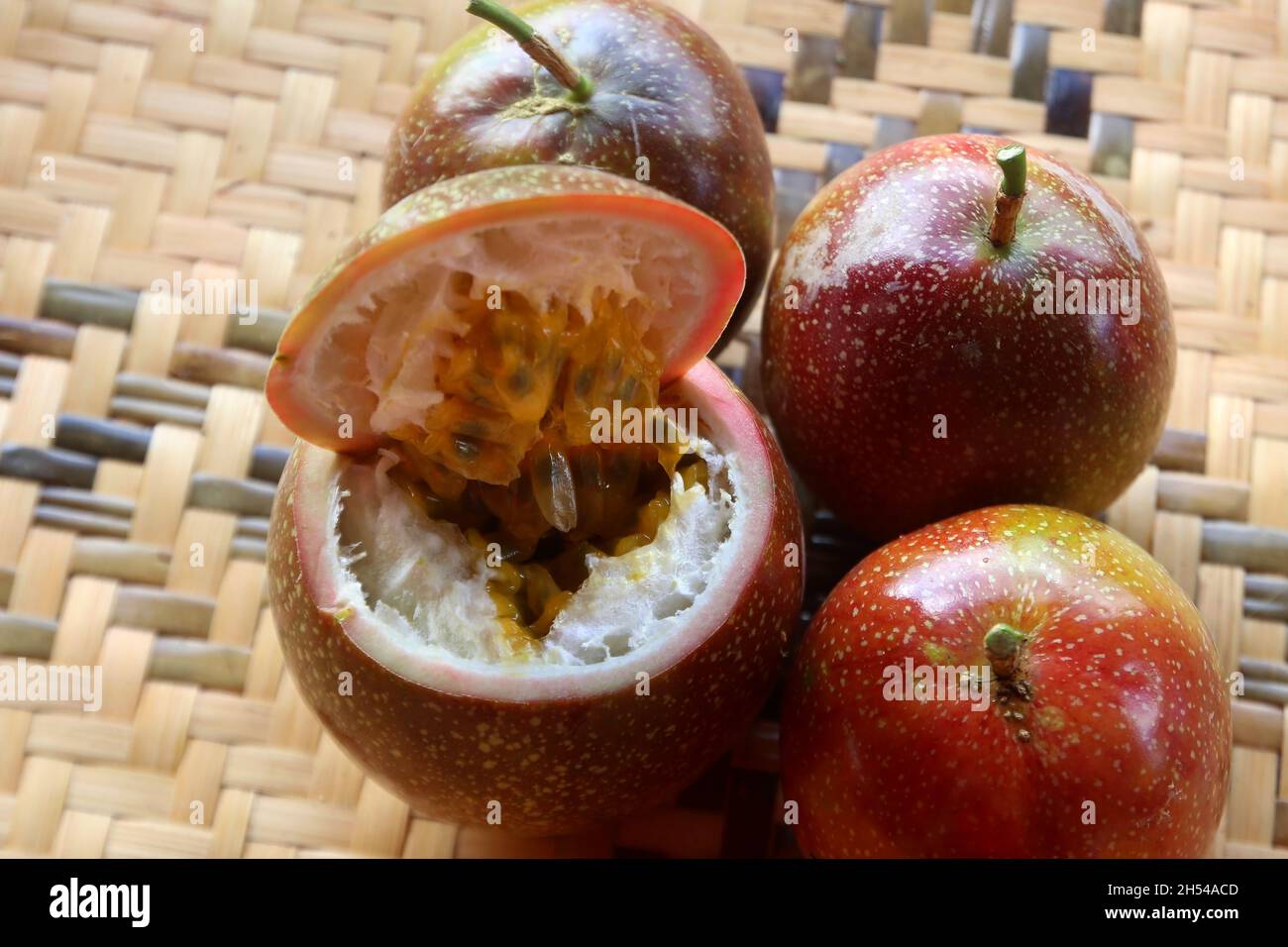 fresh passion fruit in a basket, tropical and healthy fruit Stock Photo ...