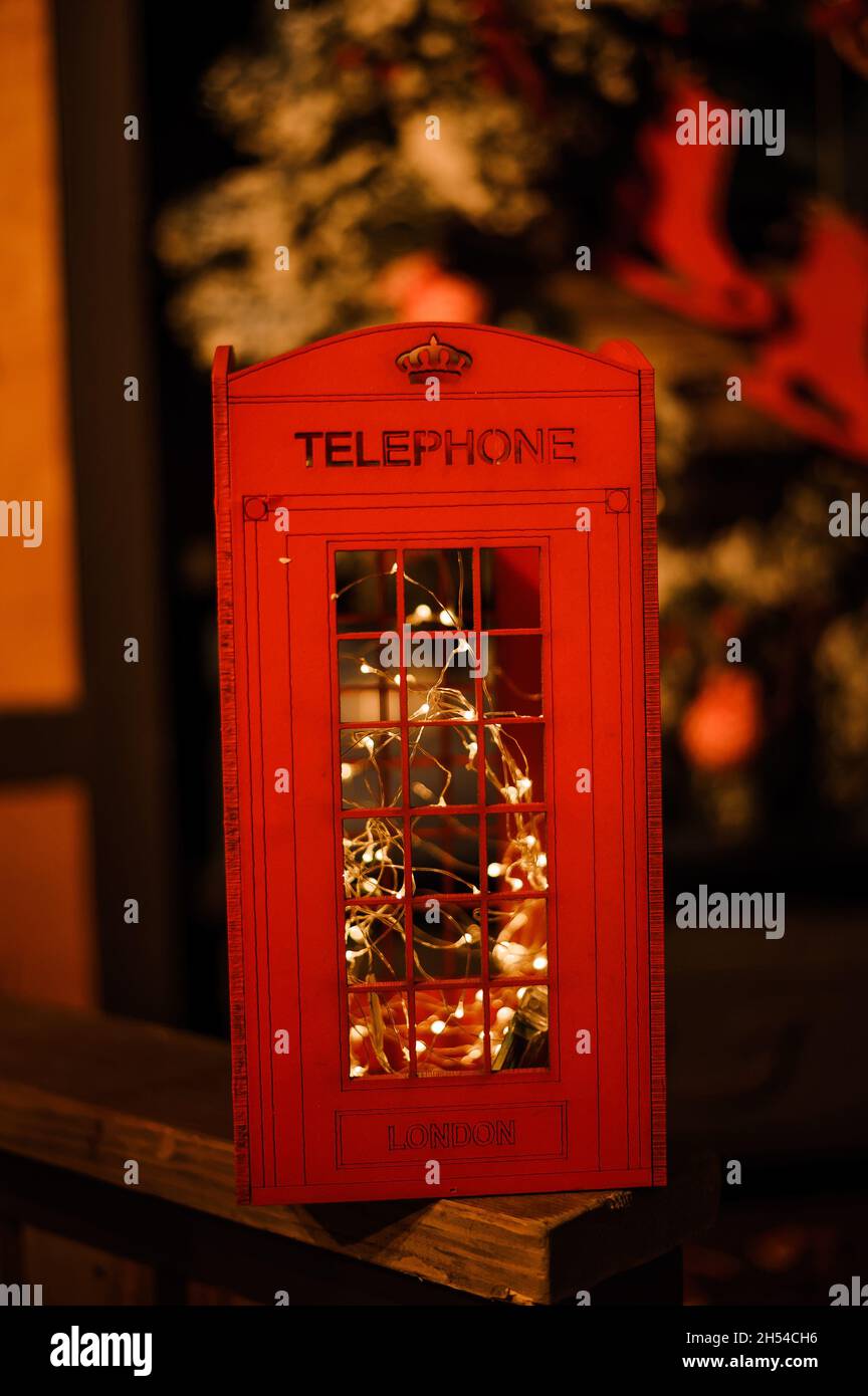 Winter scene red telephone box hi-res stock photography and images - Alamy