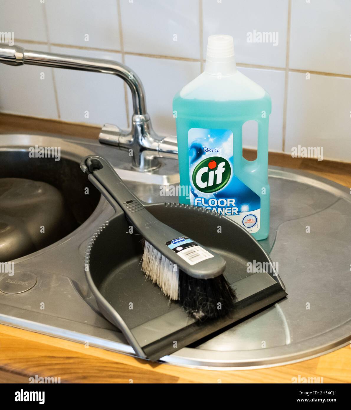 Cif uk hi-res stock photography and images - Alamy