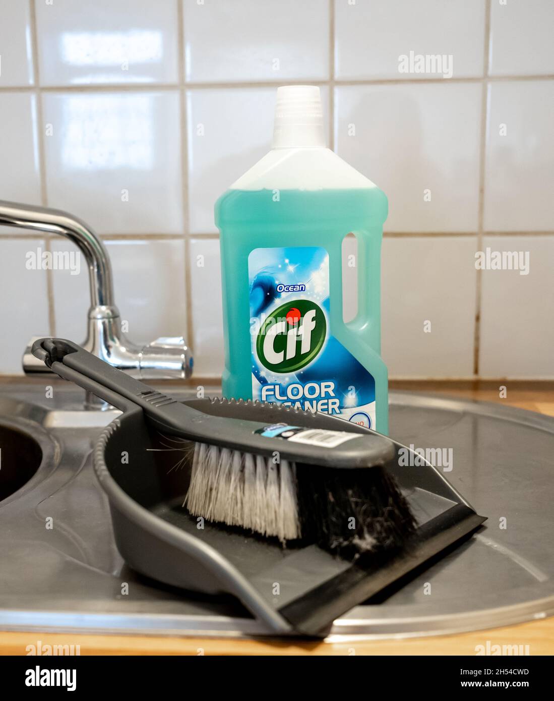 Cif uk hi-res stock photography and images - Alamy