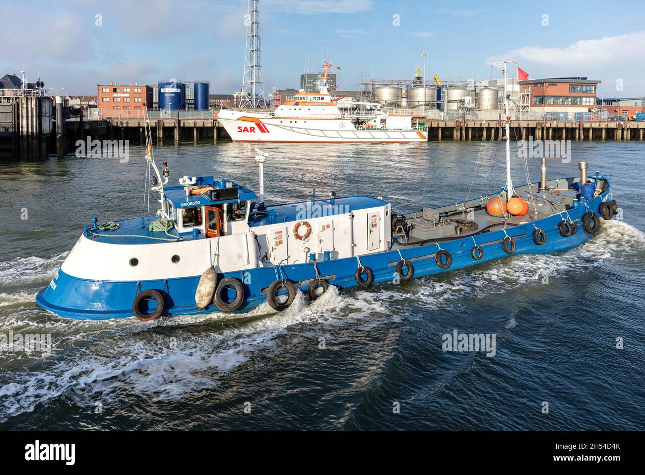 Bunkering barge hi-res stock photography and images - Alamy
