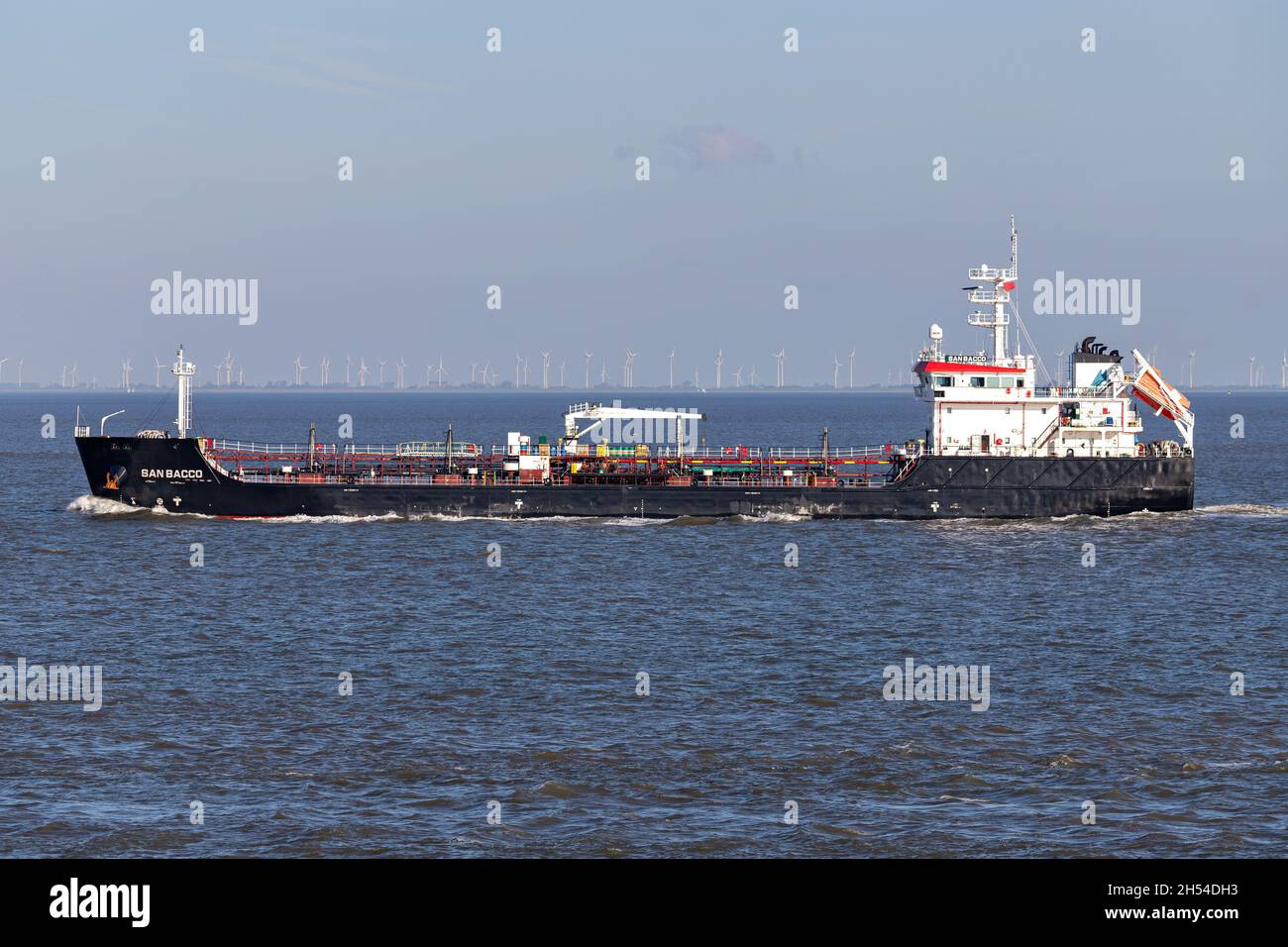 Bitumen tanker hi-res stock photography and images - Alamy