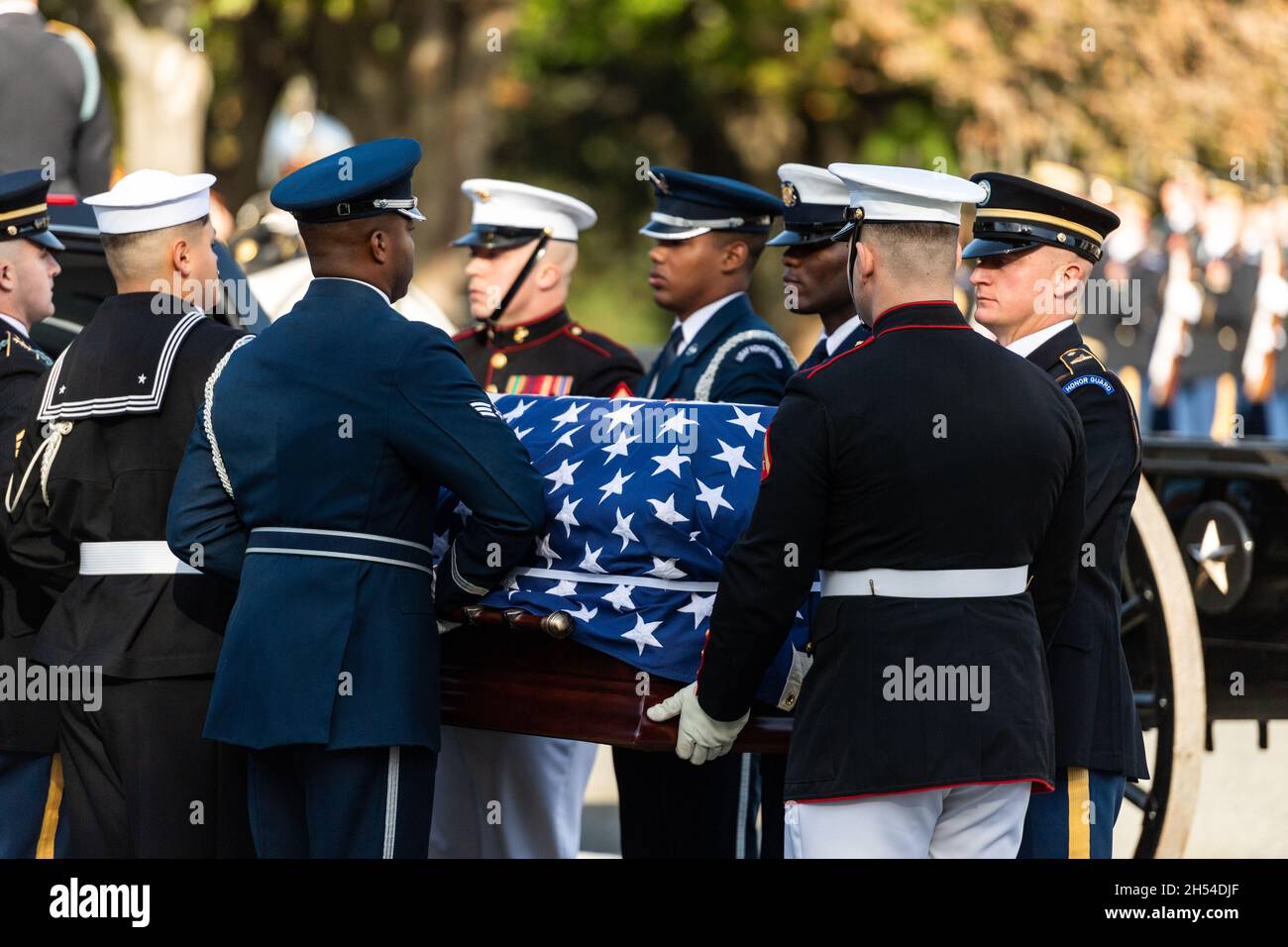 Arlington, United States. 05th Nov, 2021. U.S. Armed Forces Honor Guard ...