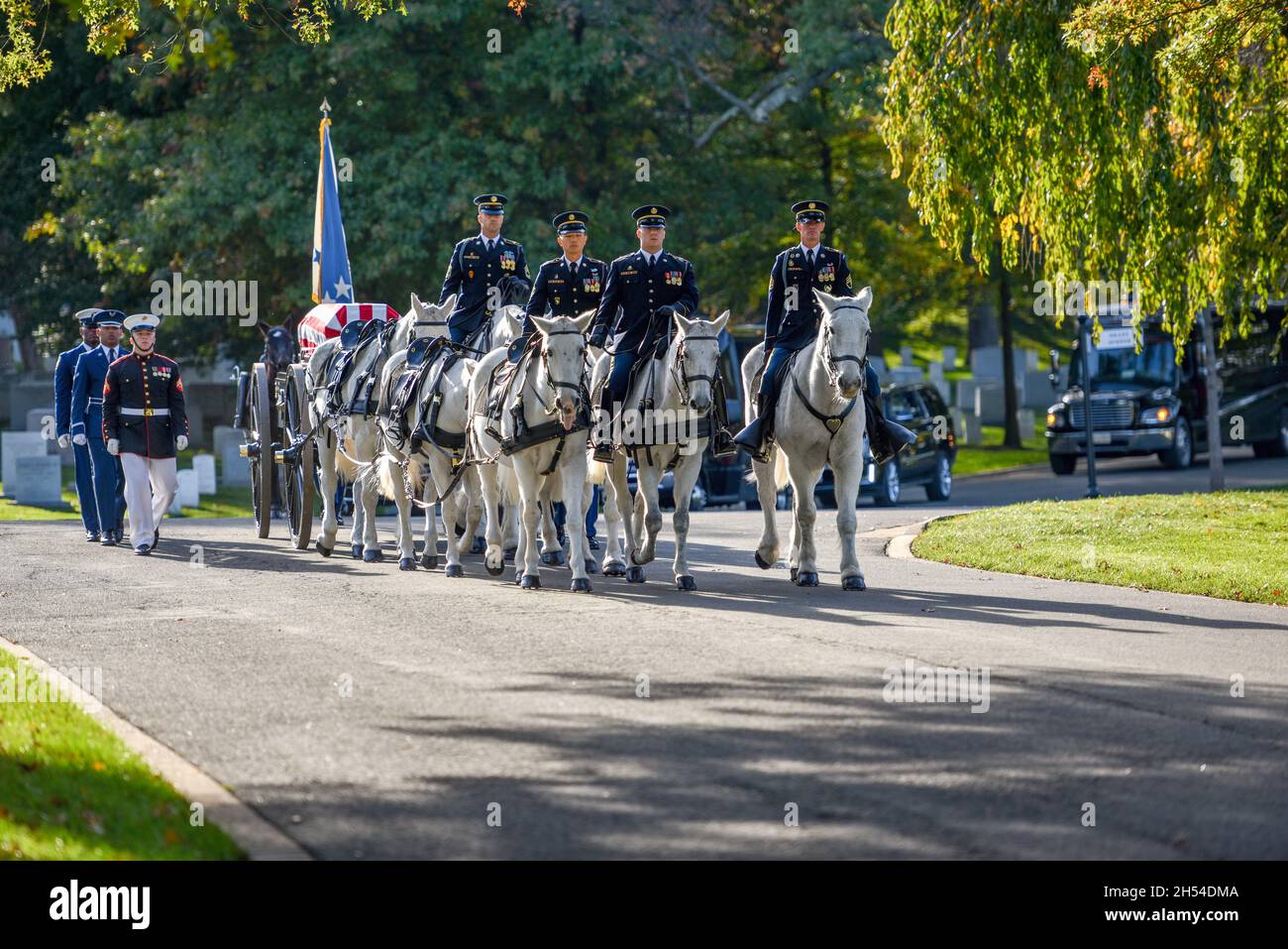 Arlington, United States. 05th Nov, 2021. U.S. Armed Forces Honor Guard ...