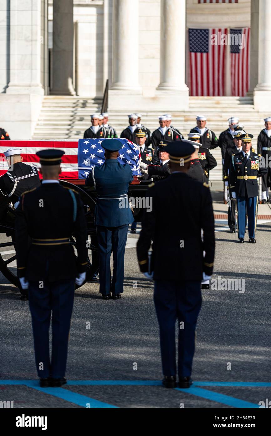 Arlington, United States. 05th Nov, 2021. U.S. Armed Forces Honor Guard ...